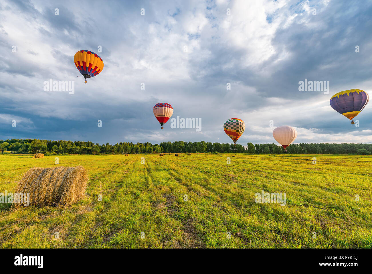 Five hot air balloons hi-res stock photography and images - Alamy