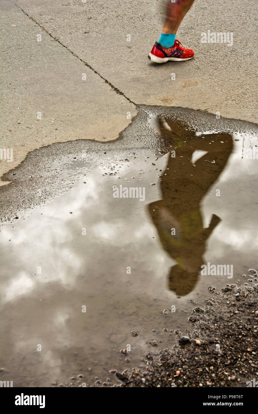Runners reflected in water hi-res stock photography and images - Alamy