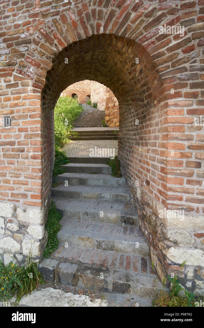 Stone gates hi-res stock photography and images - Alamy