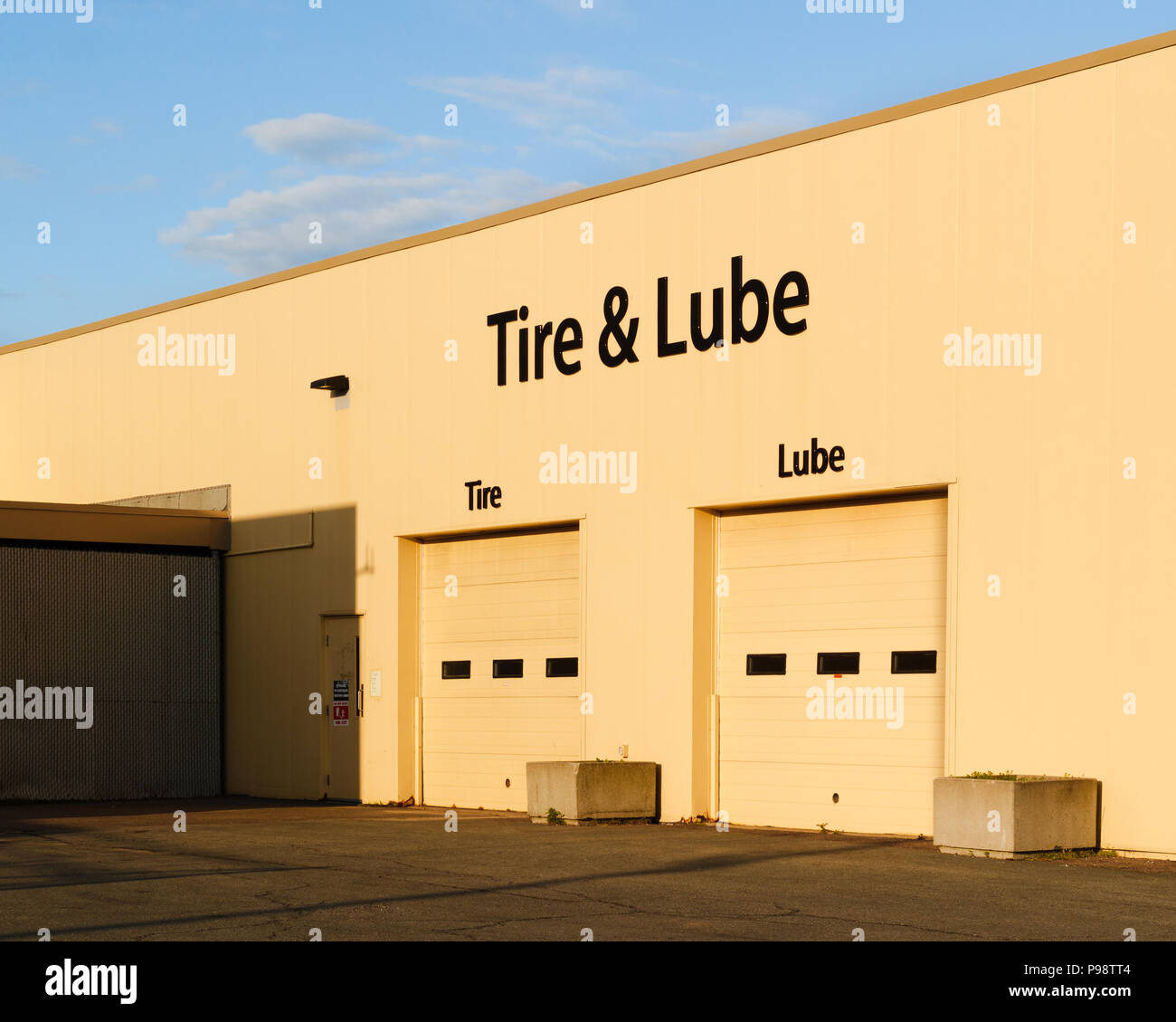 Mechanical lubrication hi-res stock photography and images - Alamy