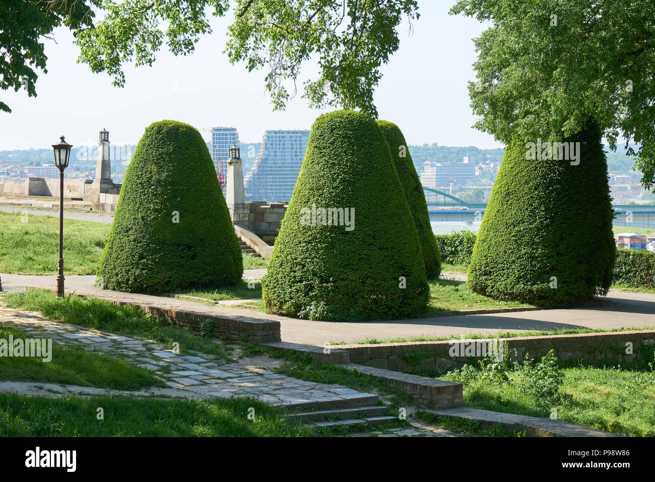 Shaped shrubs hi-res stock photography and images - Alamy