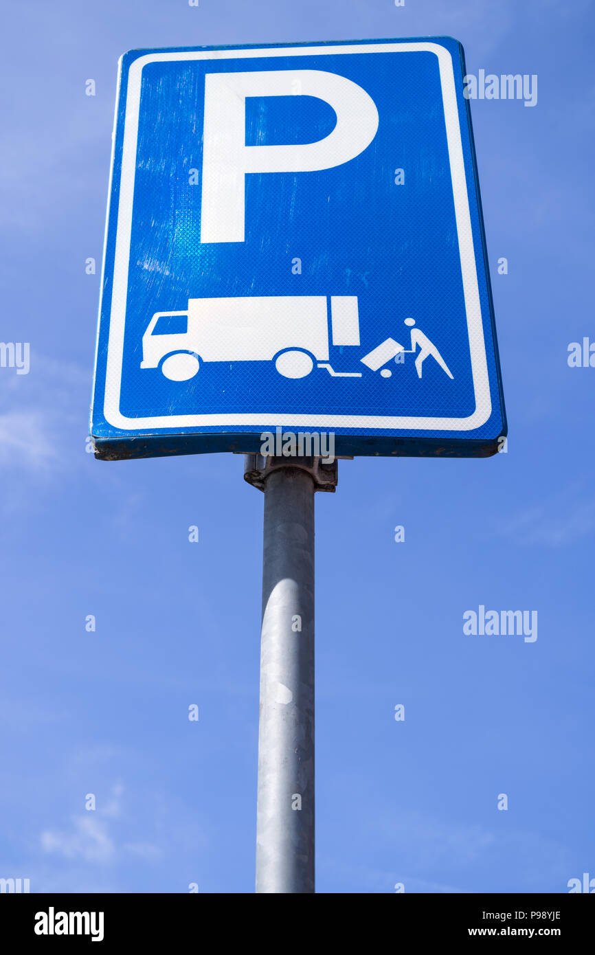 Loading and unloading only sign hi-res stock photography and images - Alamy