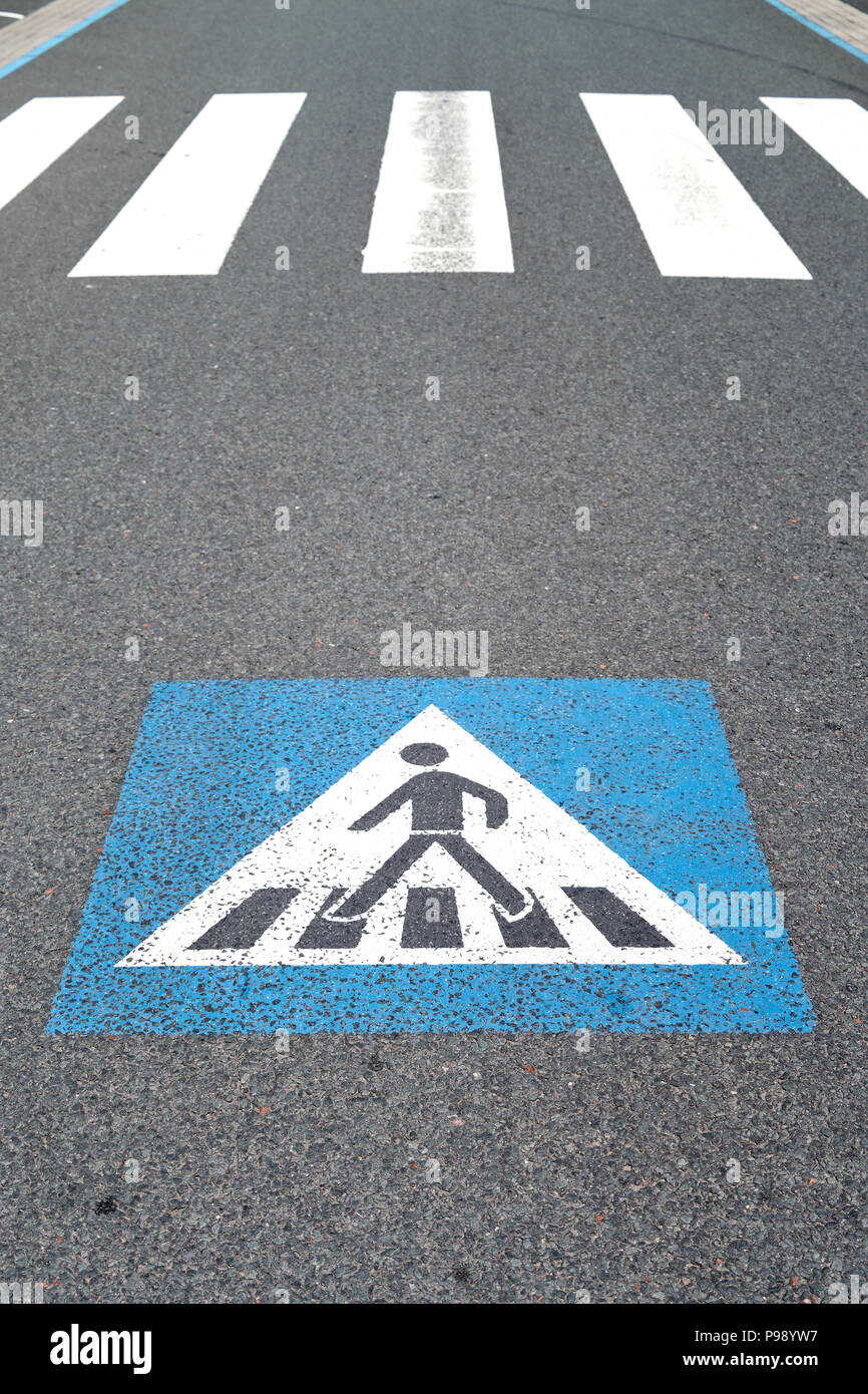 Dutch road sign: pedestrian crossing Stock Photo - Alamy