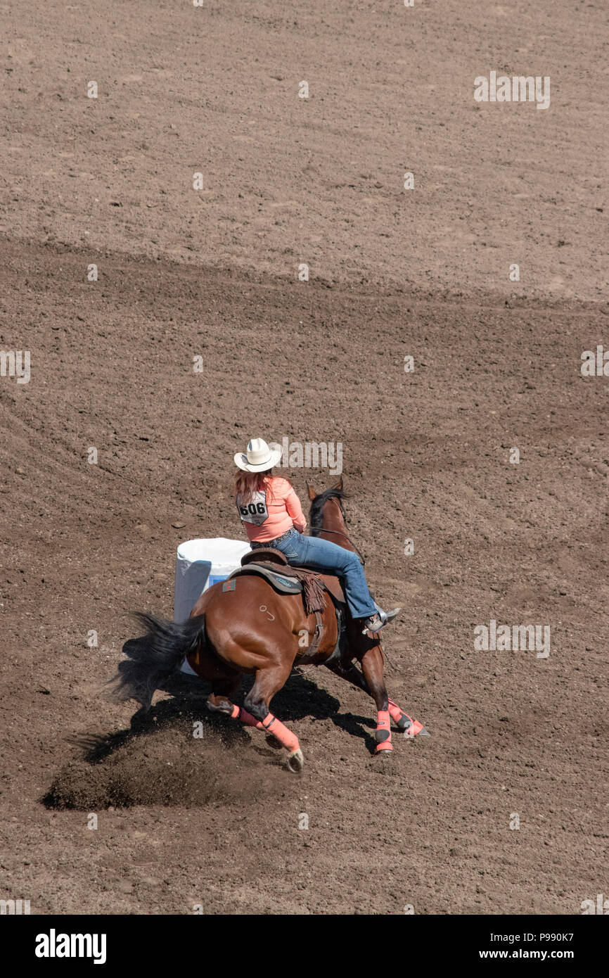 Cowgirls barrel racing hi-res stock photography and images - Alamy