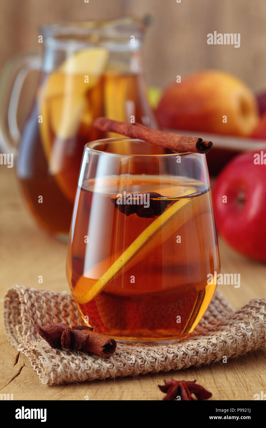Apple cider cocktail with cinnamon and apple slices Stock Photo - Alamy