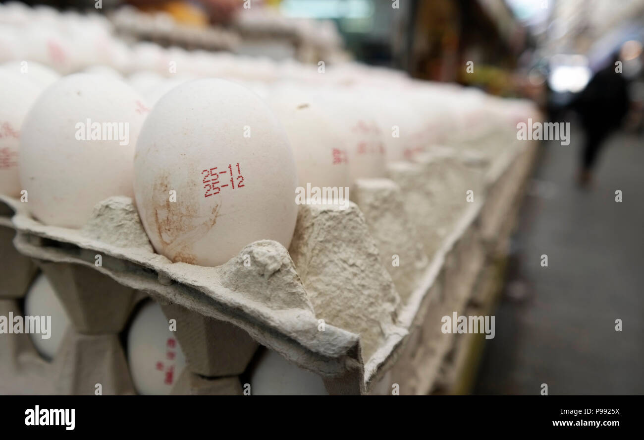 Eggs at the market Stock Photo - Alamy