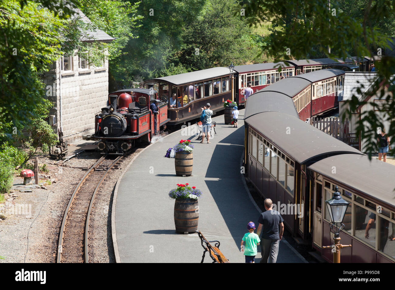 Welsh train station hi-res stock photography and images - Alamy