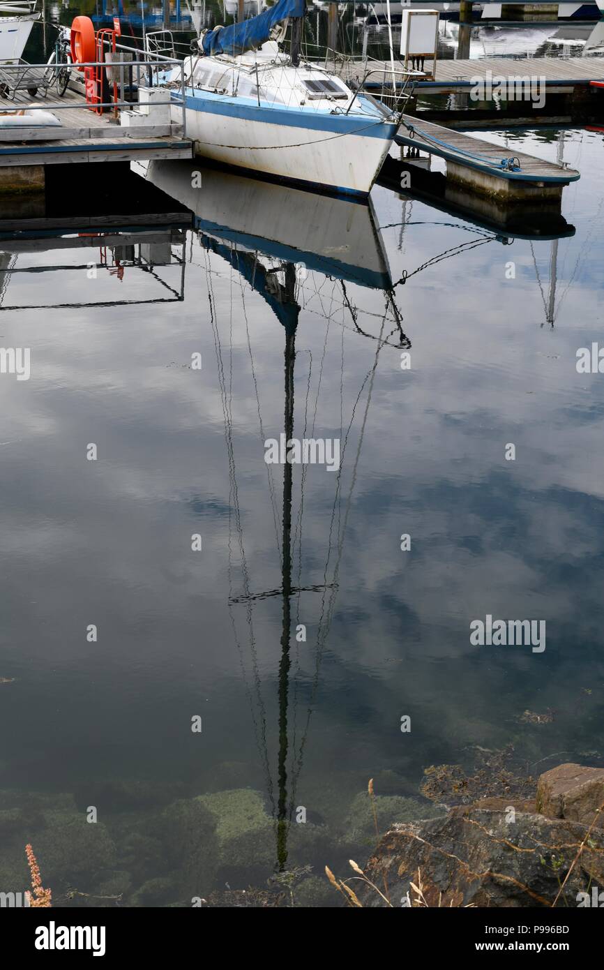 Harbour yacht water reflection calm hi-res stock photography and images ...