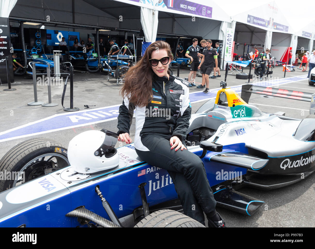 Actress liv tyler hi-res stock photography and images - Alamy