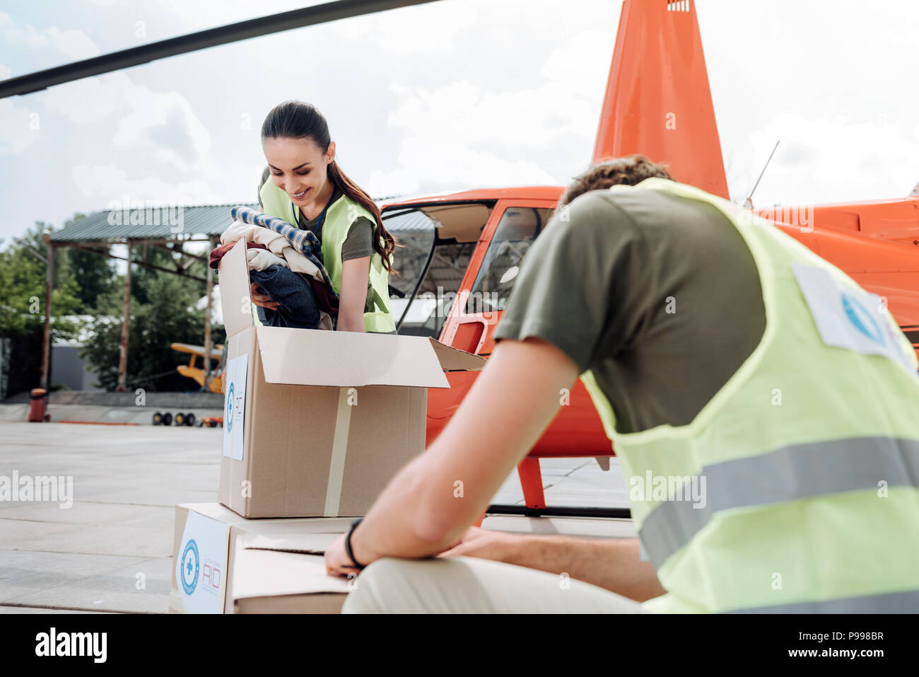 Volunteers packing hi-res stock photography and images - Alamy