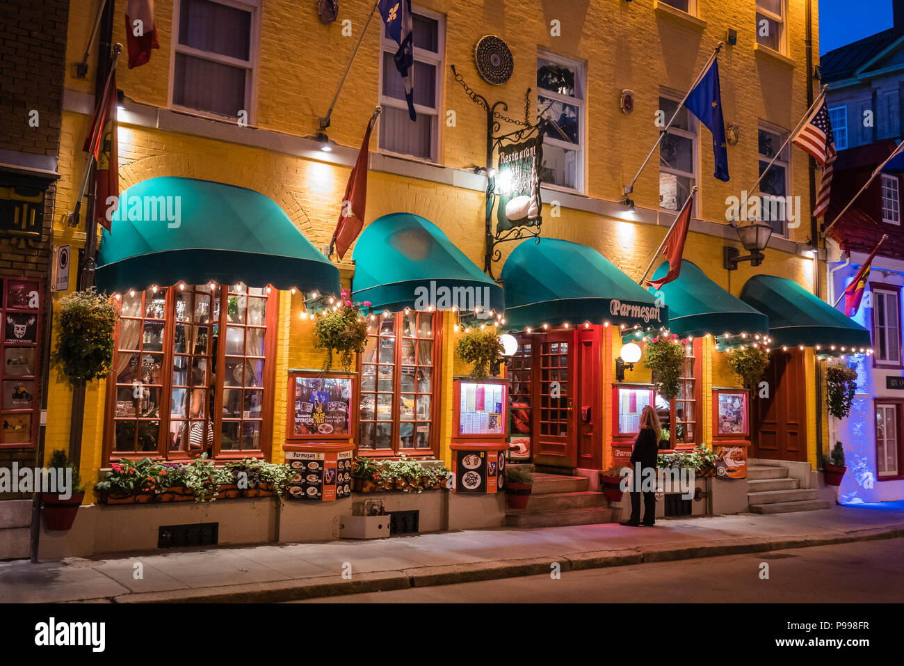 City restaurant exterior hi-res stock photography and images - Alamy