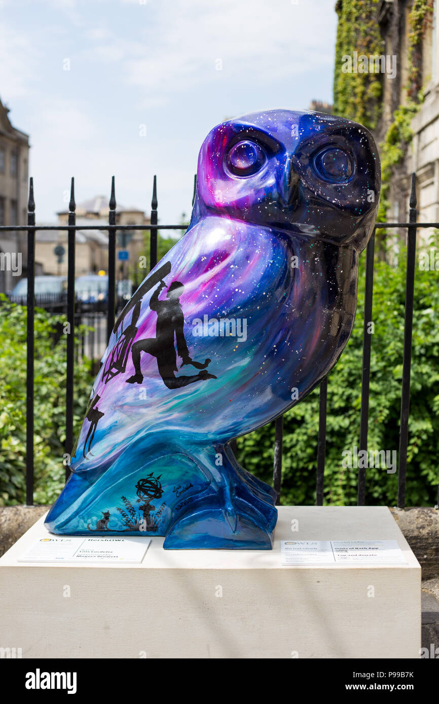 Minerva's Owls of Bath Sculptures Stock Photo - Alamy