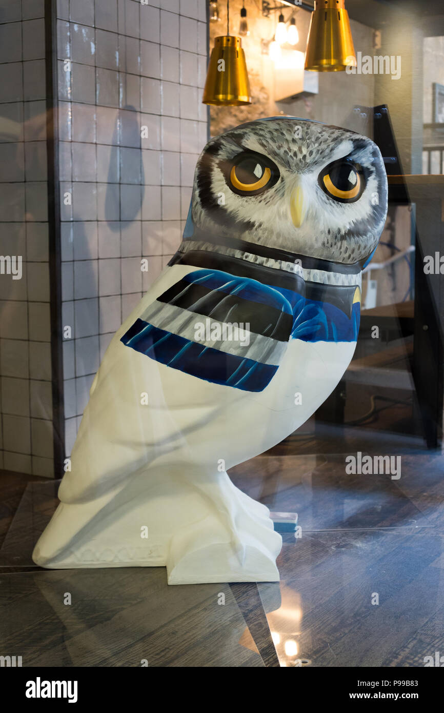 Minerva's Owls of Bath Sculptures Stock Photo - Alamy