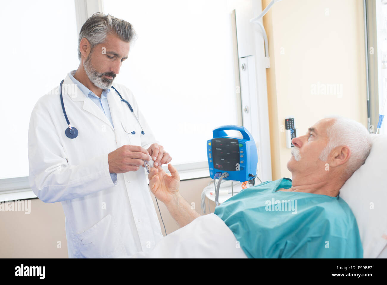 patient and doctor relationship Stock Photo - Alamy