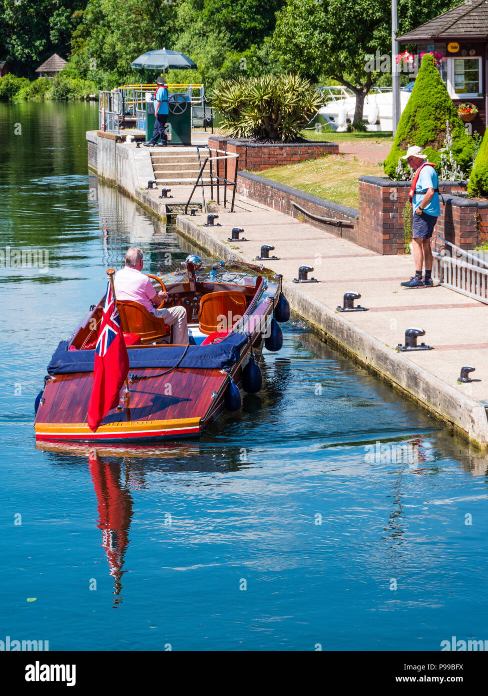 Launch river thames hi-res stock photography and images - Alamy