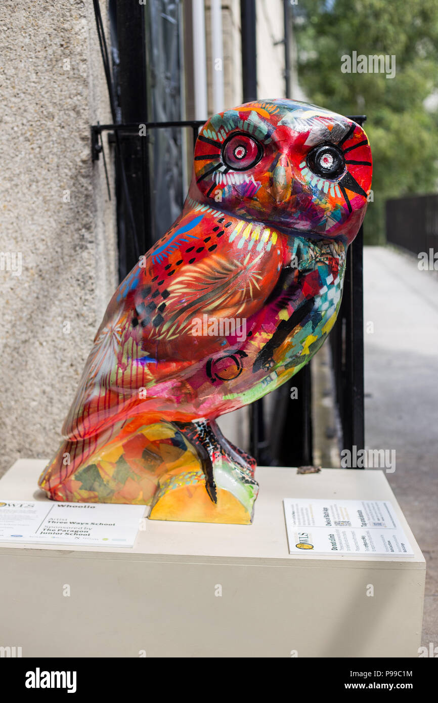 Minerva's Owls of Bath Sculptures Stock Photo - Alamy