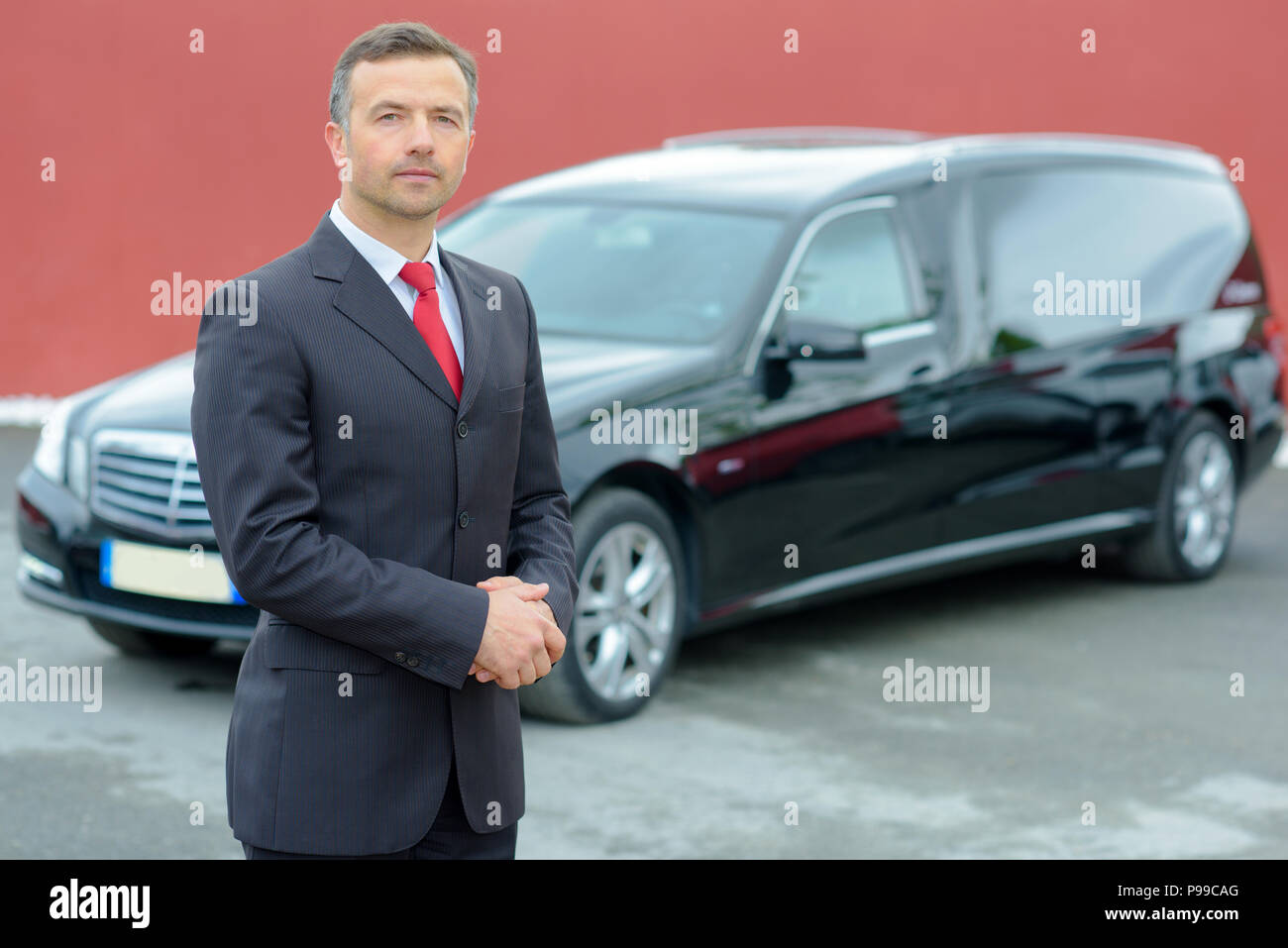 Undertaker hearse hi-res stock photography and images - Alamy