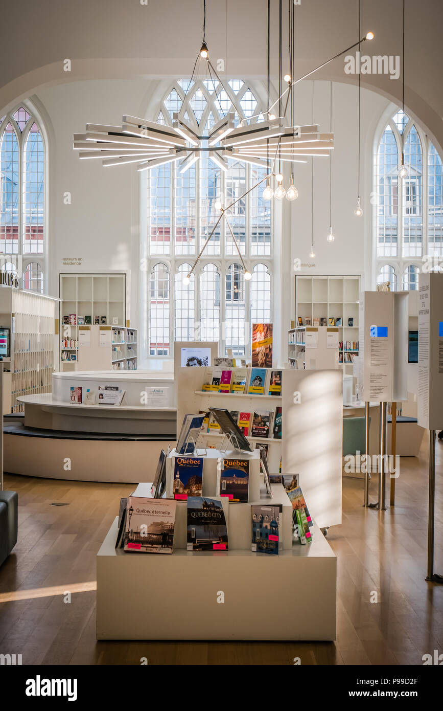 Maison de quebec in old hi-res stock photography and images - Alamy