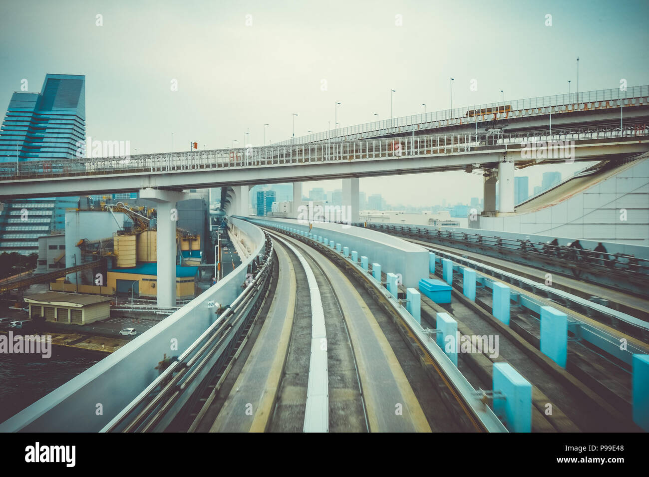 Monorail on Rainbow bridge to Odaiba, Tokyo bay cityscape, Japan Stock ...