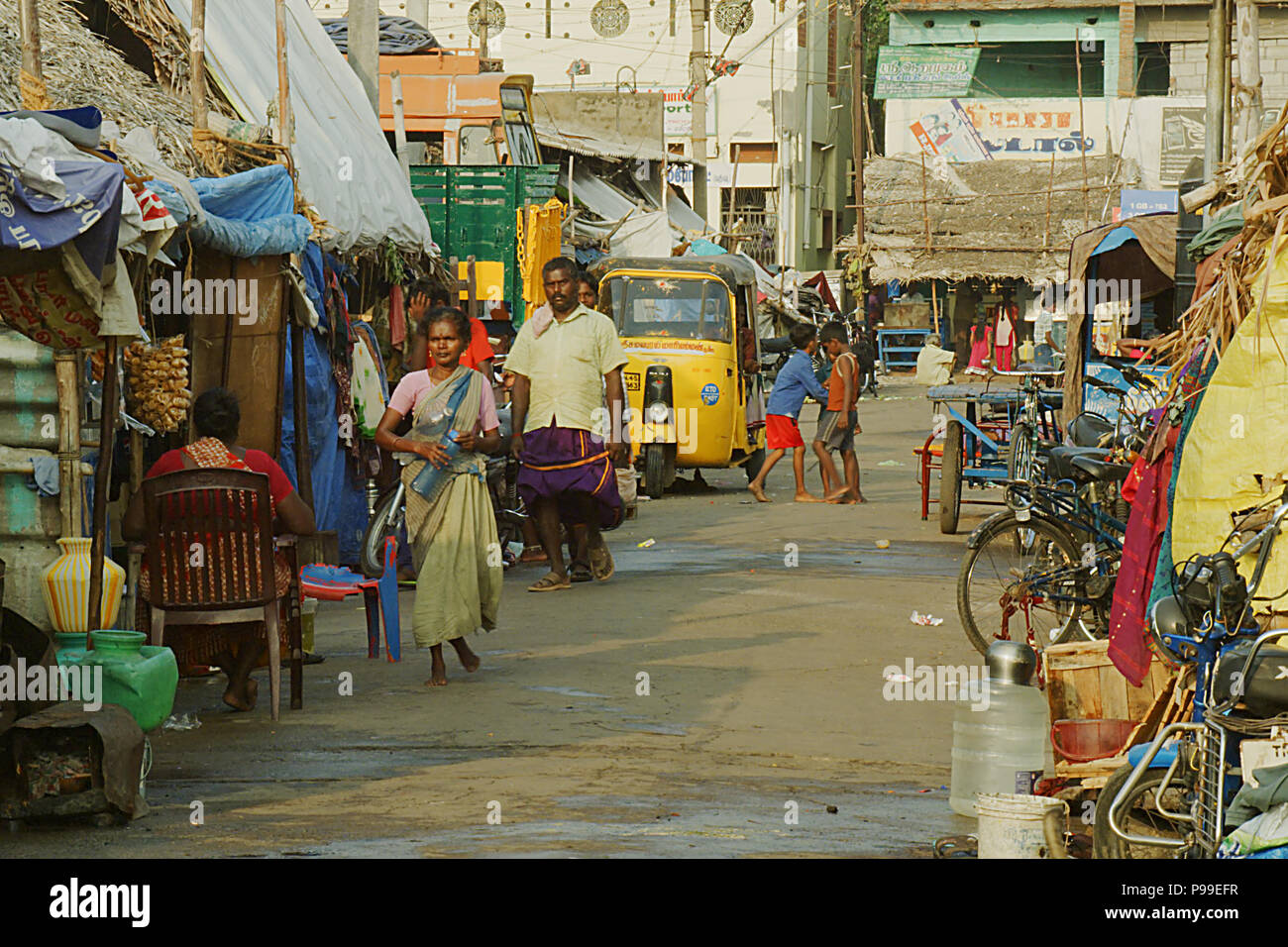 Housing india poor family hi-res stock photography and images - Alamy