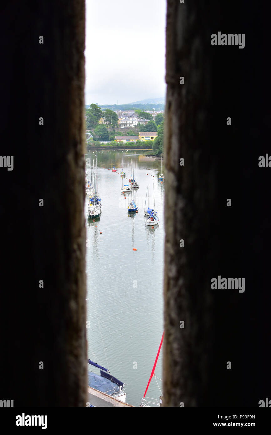 Arrow slit window hi-res stock photography and images - Alamy