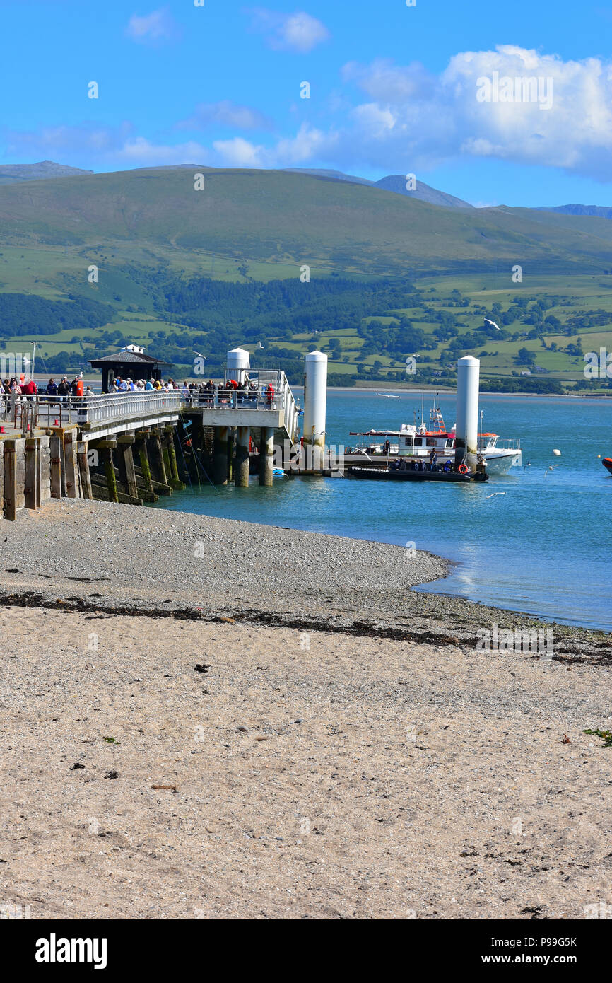 Floating landing stage hi-res stock photography and images - Alamy