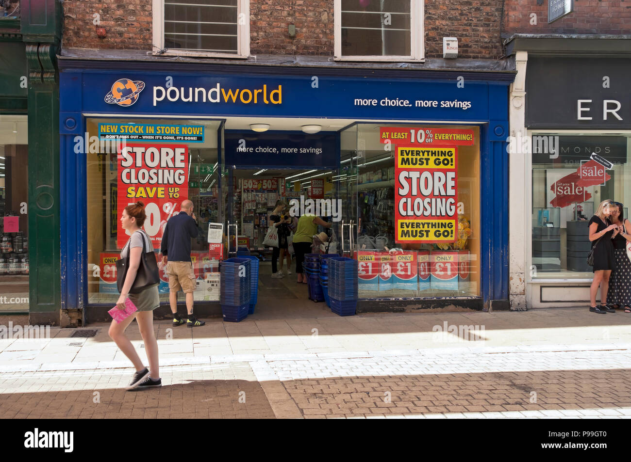 Poundworld closure hi-res stock photography and images - Alamy