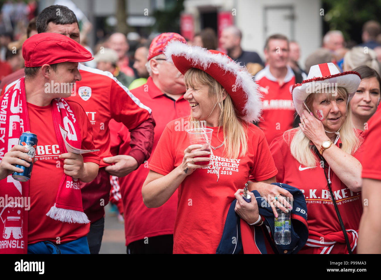 Millwall fans hi-res stock photography and images - Alamy