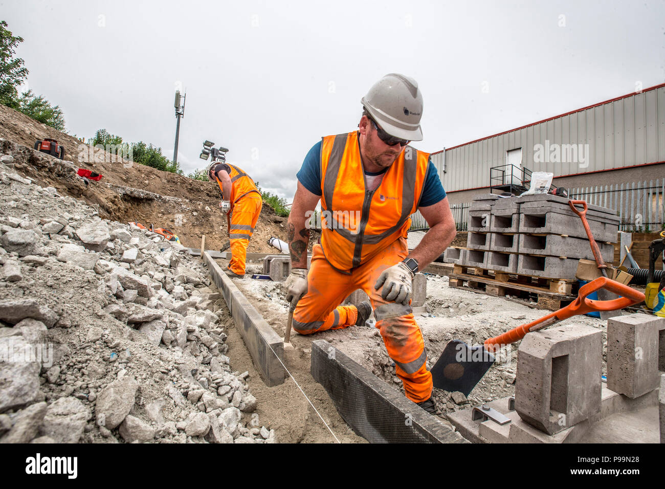 Construction workers hi-res stock photography and images - Alamy