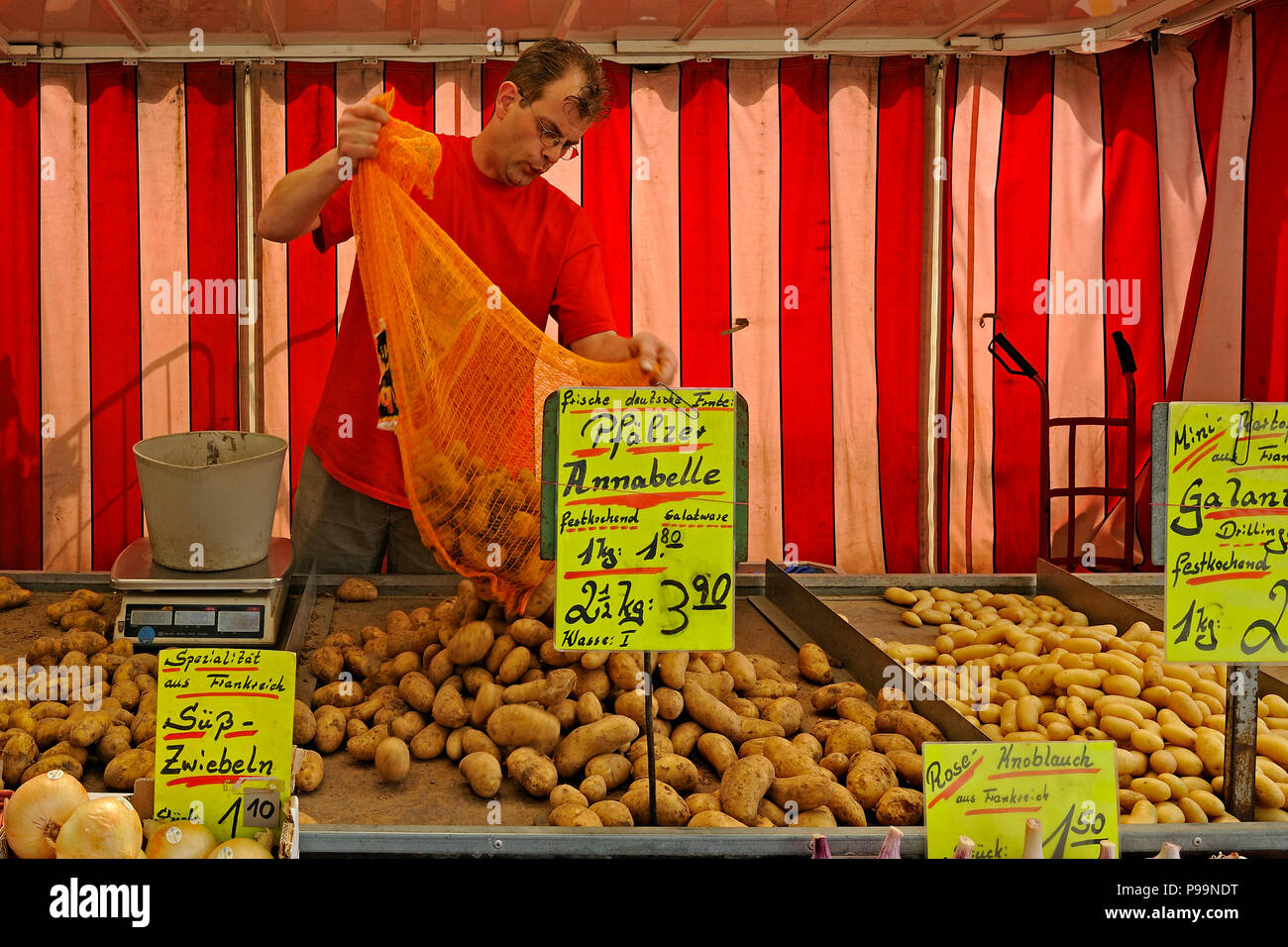 Food market germany people hi-res stock photography and images - Alamy