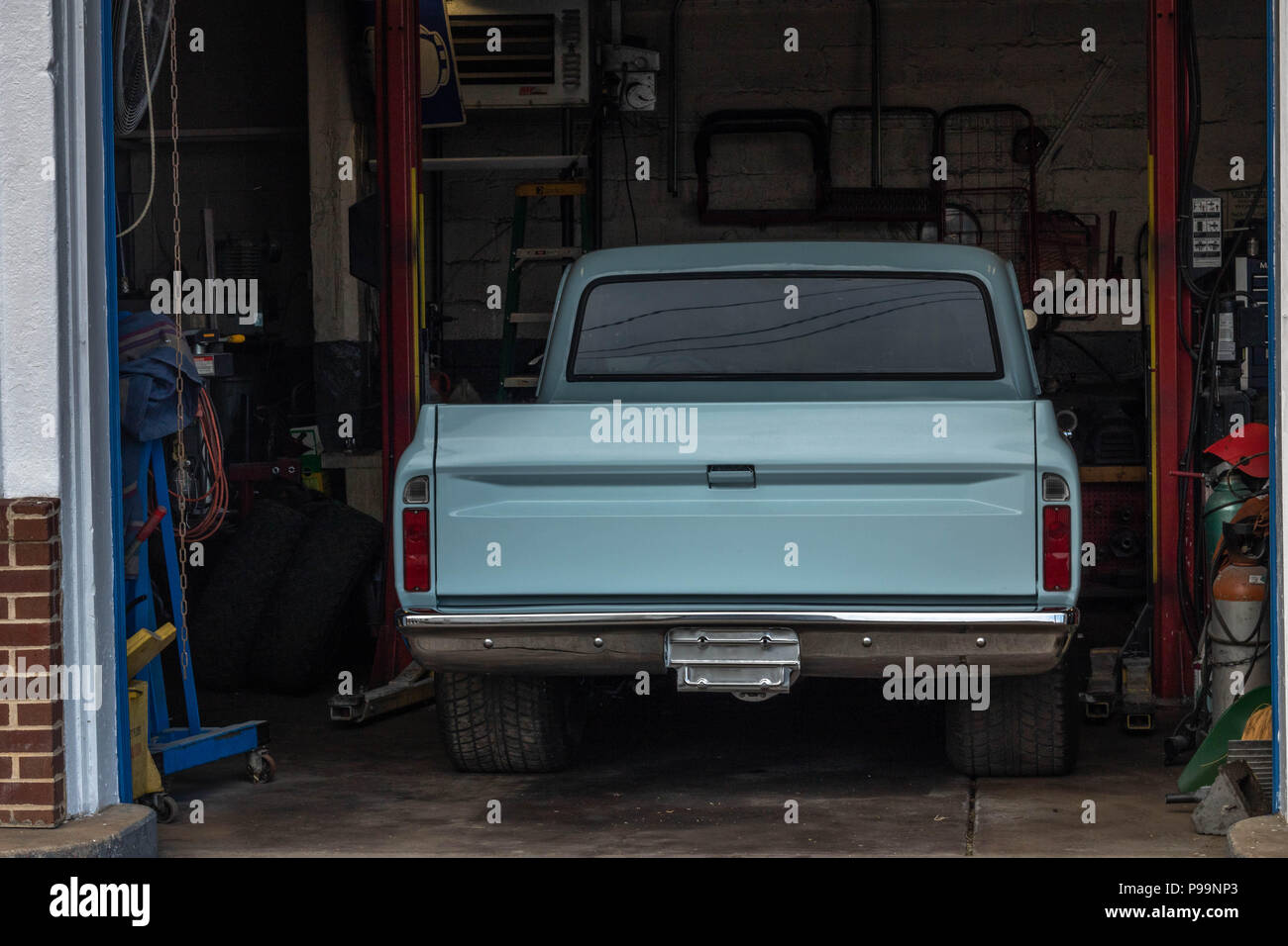 Mechanic shop hi-res stock photography and images - Alamy