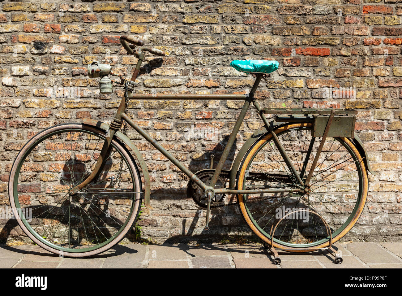 Rough brickworks hi-res stock photography and images - Alamy