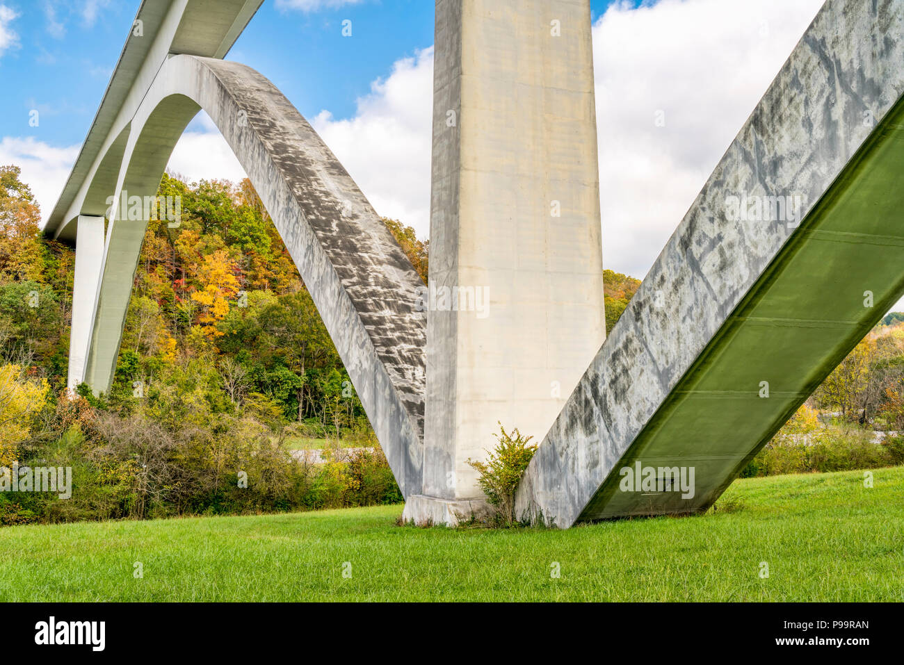 Double Arch Bridge at Natchez Trace Parkway near Franklin, TN, fall ...