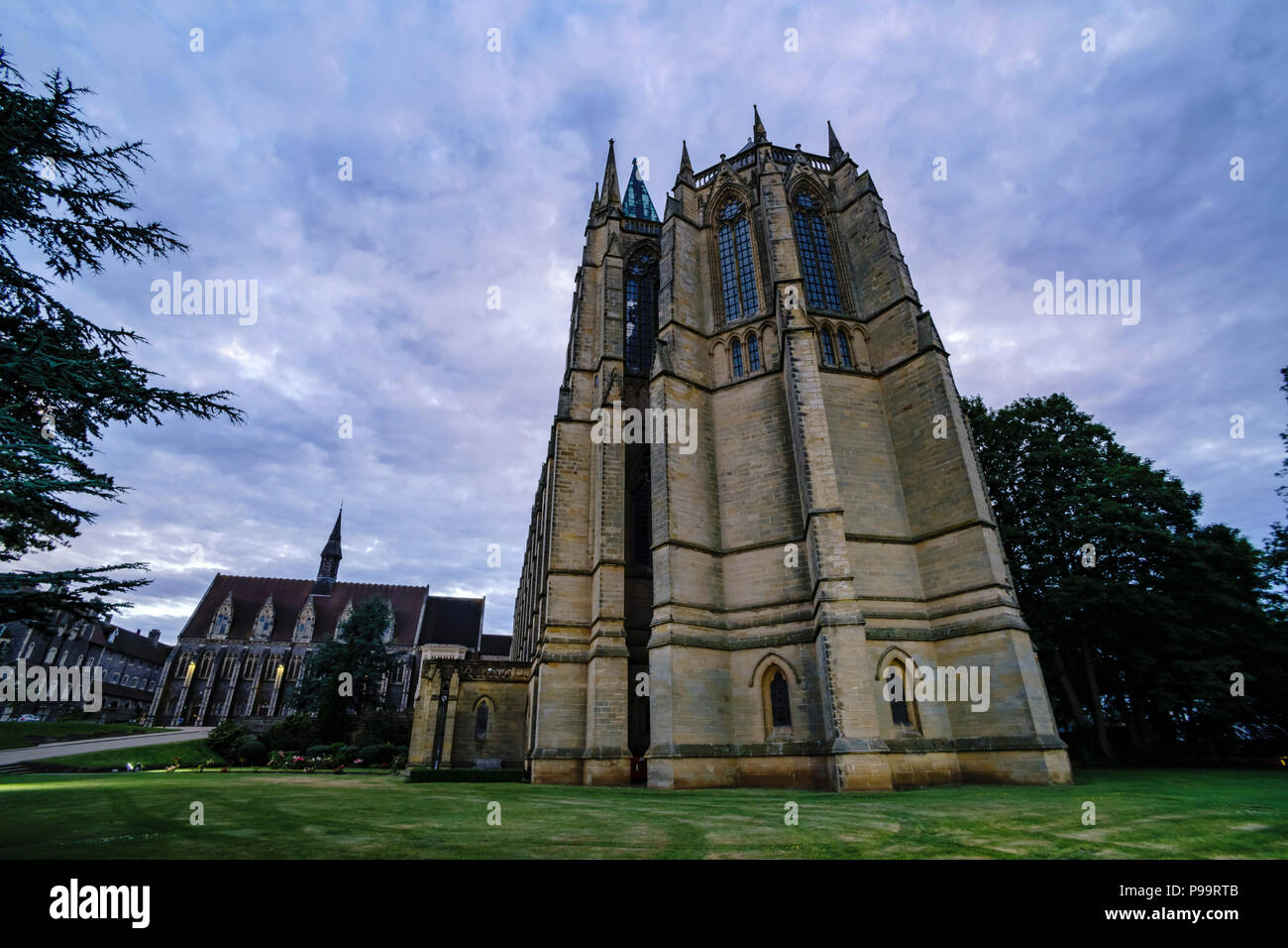 Lancing hi-res stock photography and images - Alamy