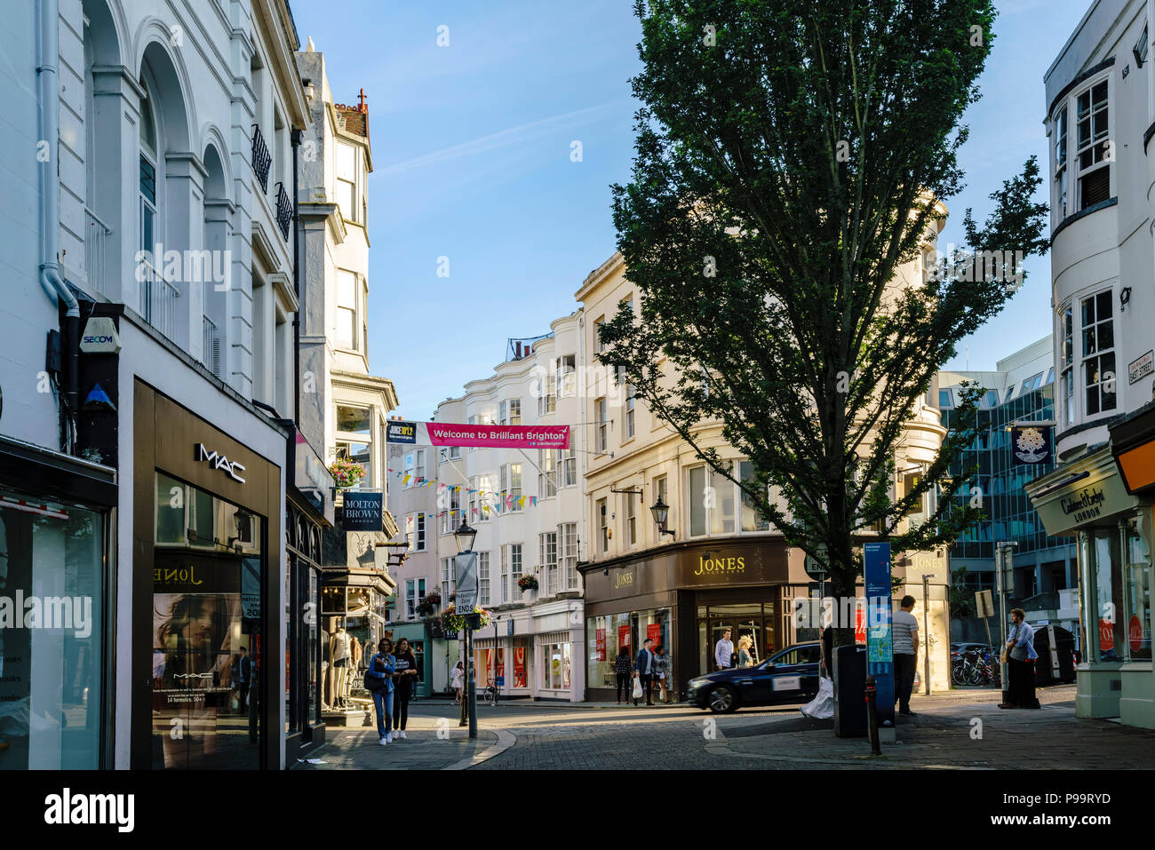 Brighton street scene hi-res stock photography and images - Alamy