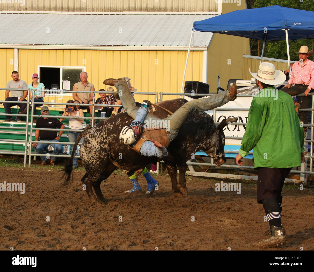 Bull riders hi-res stock photography and images - Alamy