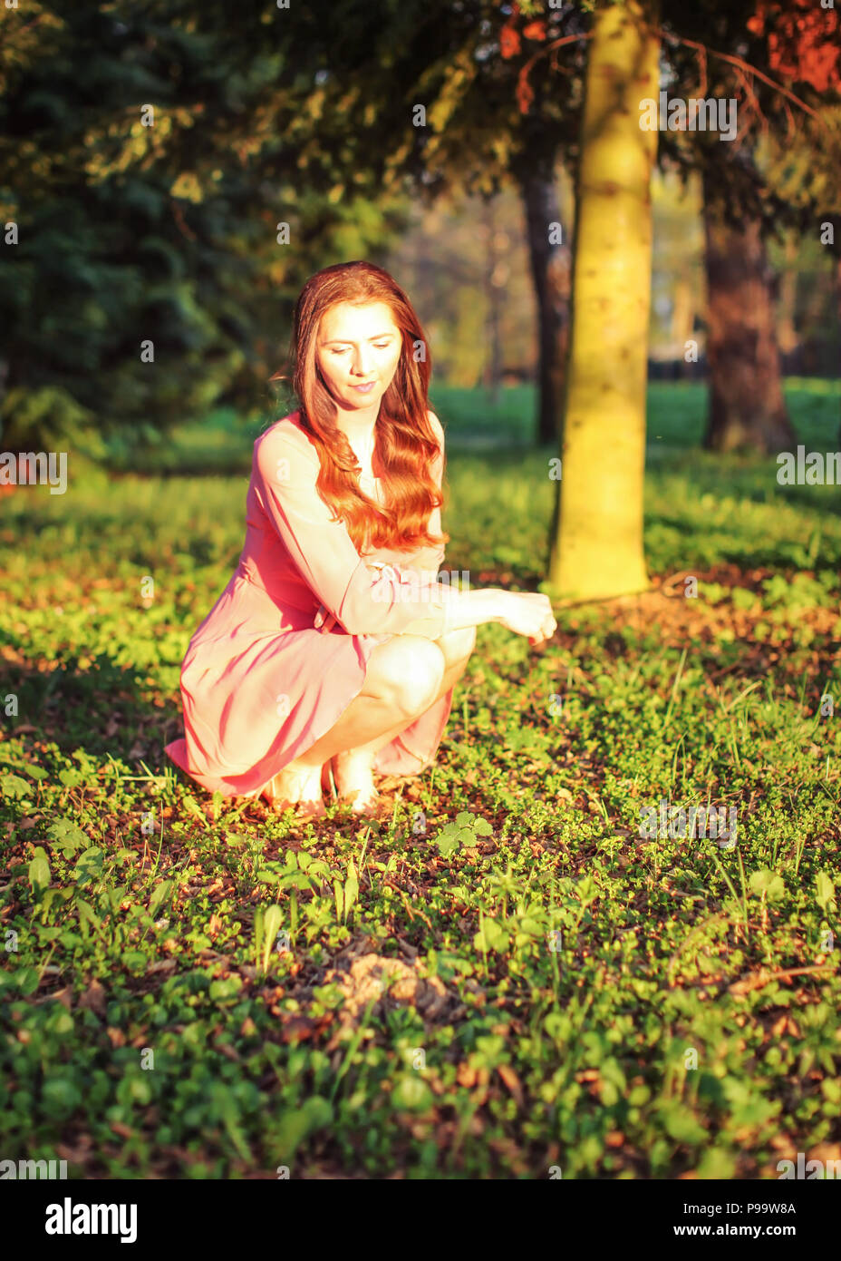 Woman crouching brunette hi-res stock photography and images - Alamy