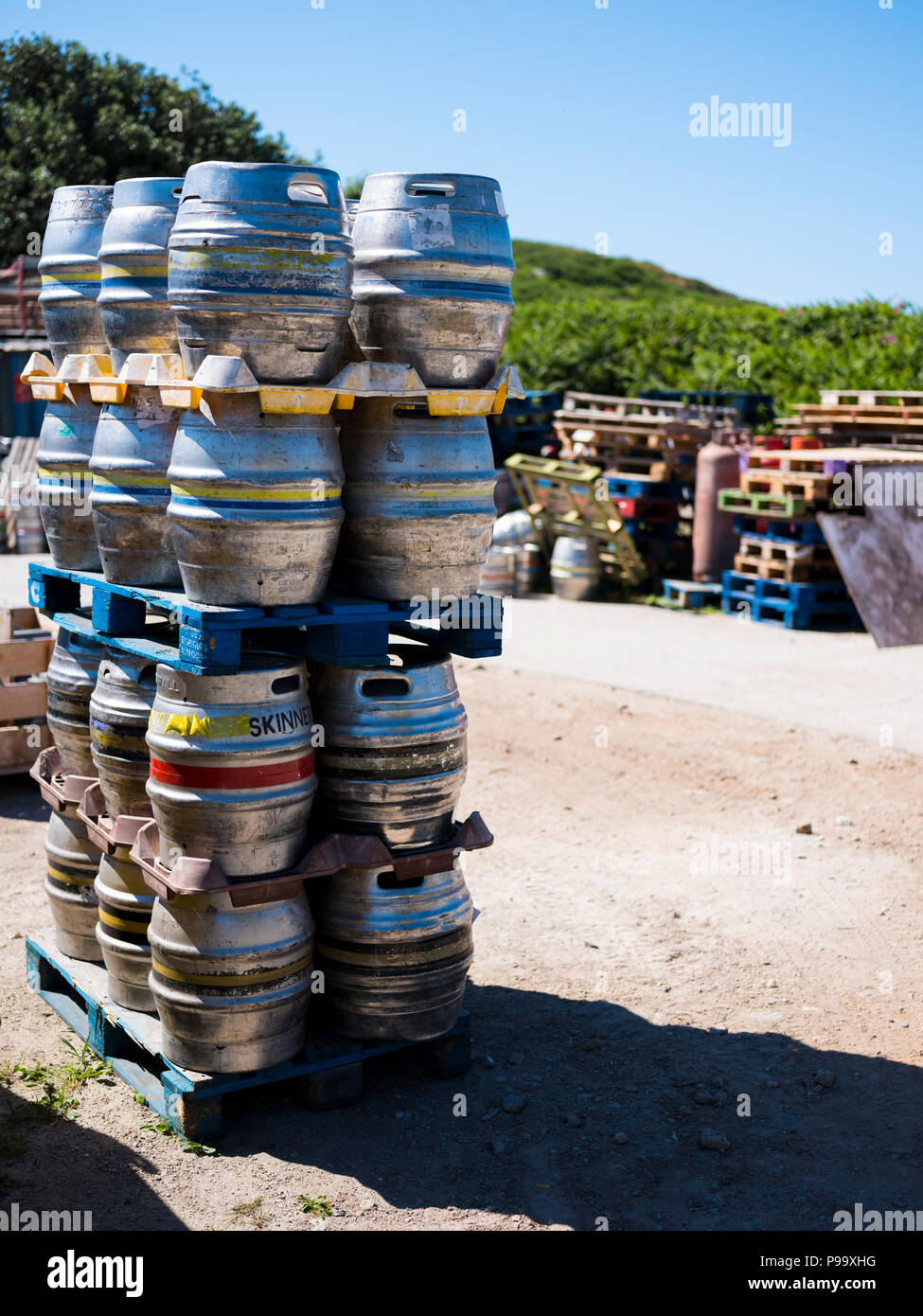 Wooden beer barrels ale hi-res stock photography and images - Alamy