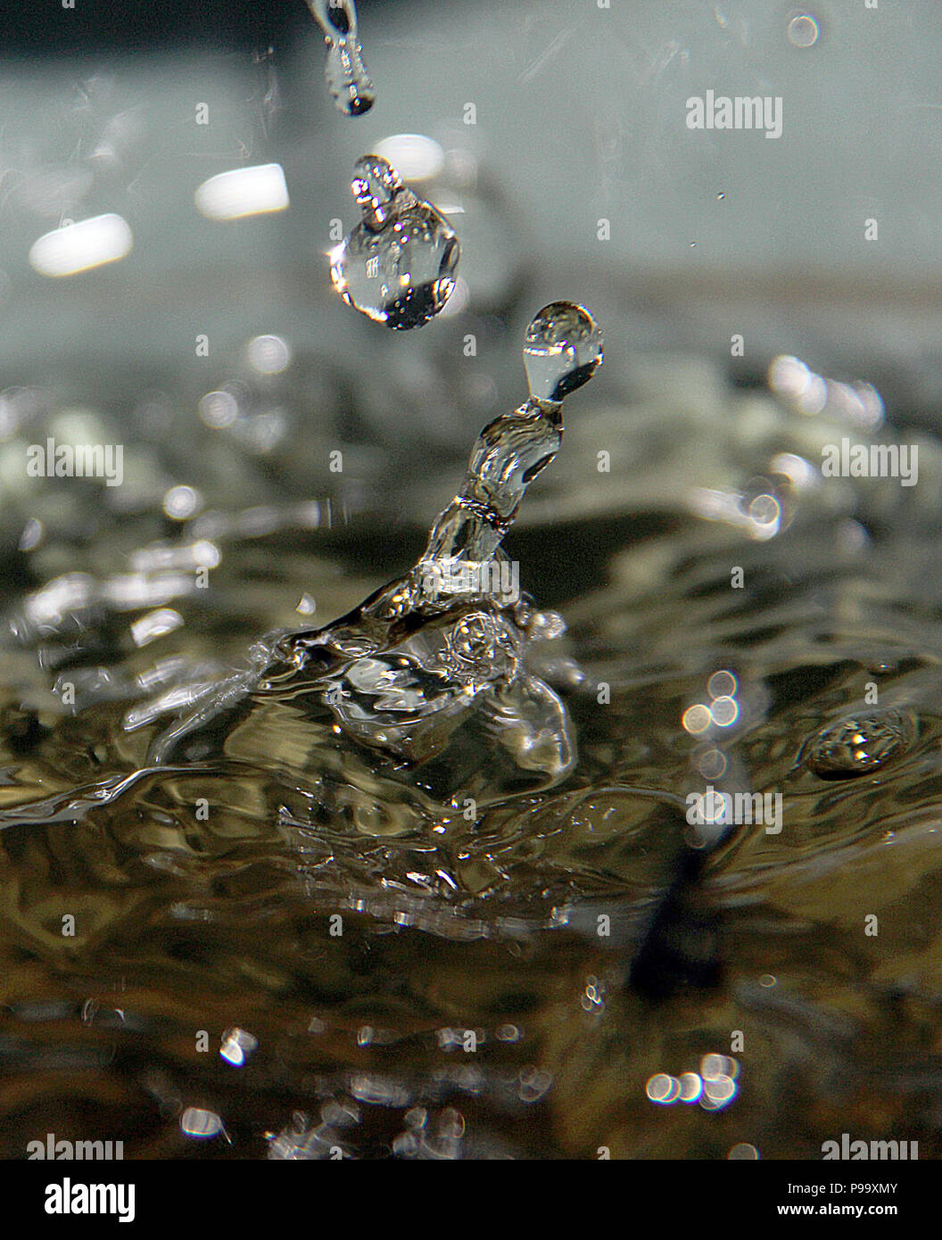Droplets hitting water surface Stock Photo - Alamy