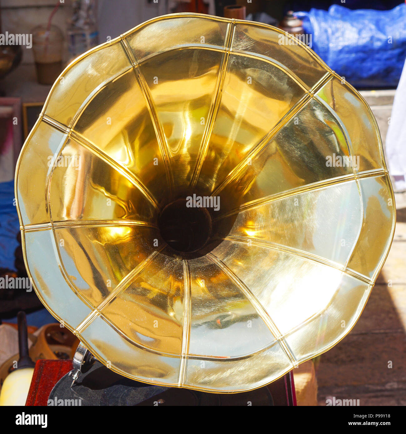 Speaker horn hi-res stock photography and images - Alamy