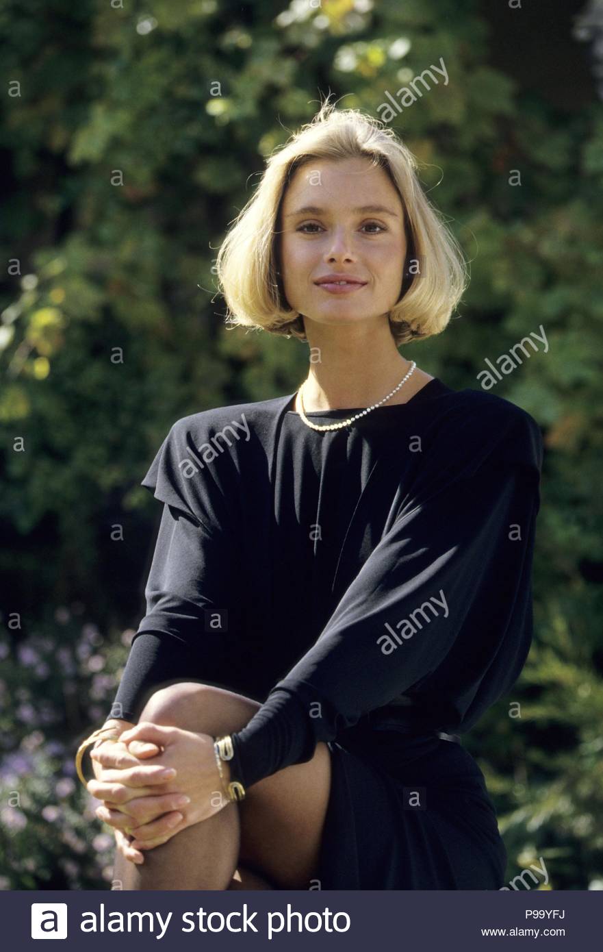 Maryam Dabo James Bond Stock Photos & Maryam Dabo James Bond Stock ...