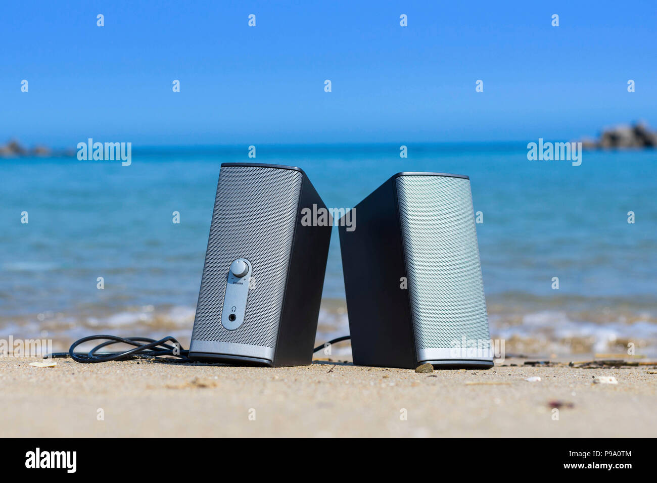 Sound amplifier hi-res stock photography and images - Alamy