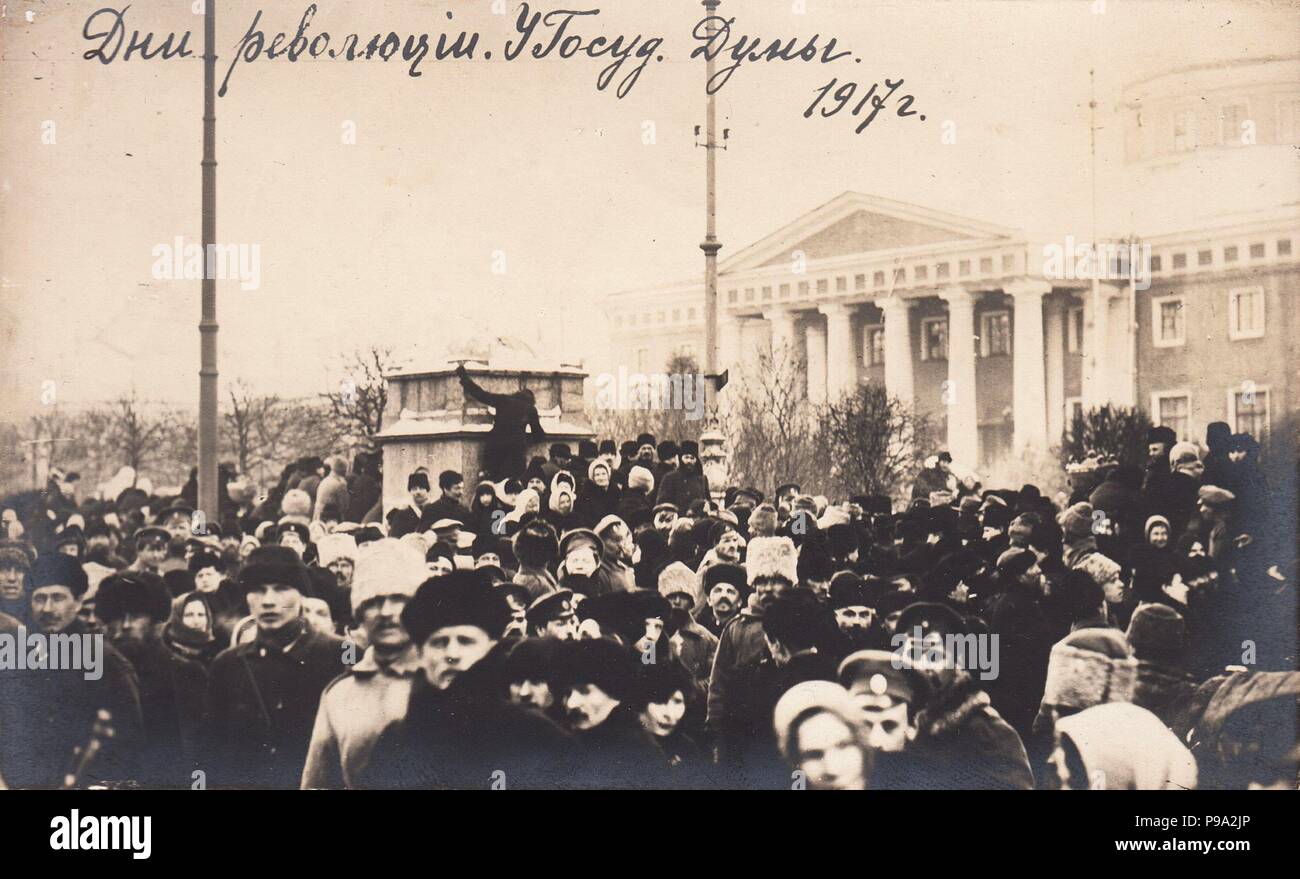The days of the revolution. At the building of the Duma. Museum ...