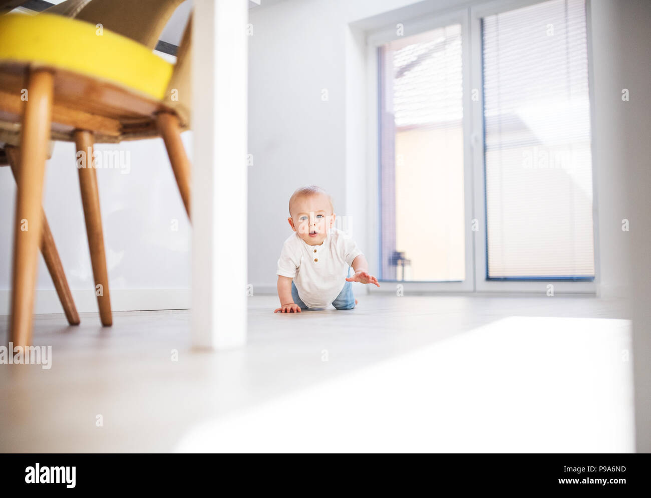 Child crawling door hi-res stock photography and images - Alamy