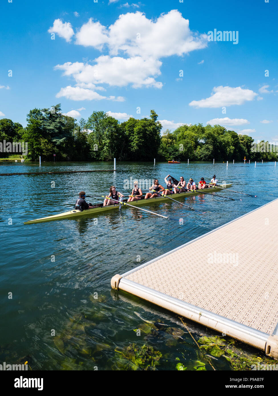 Henley regatta hi-res stock photography and images - Alamy