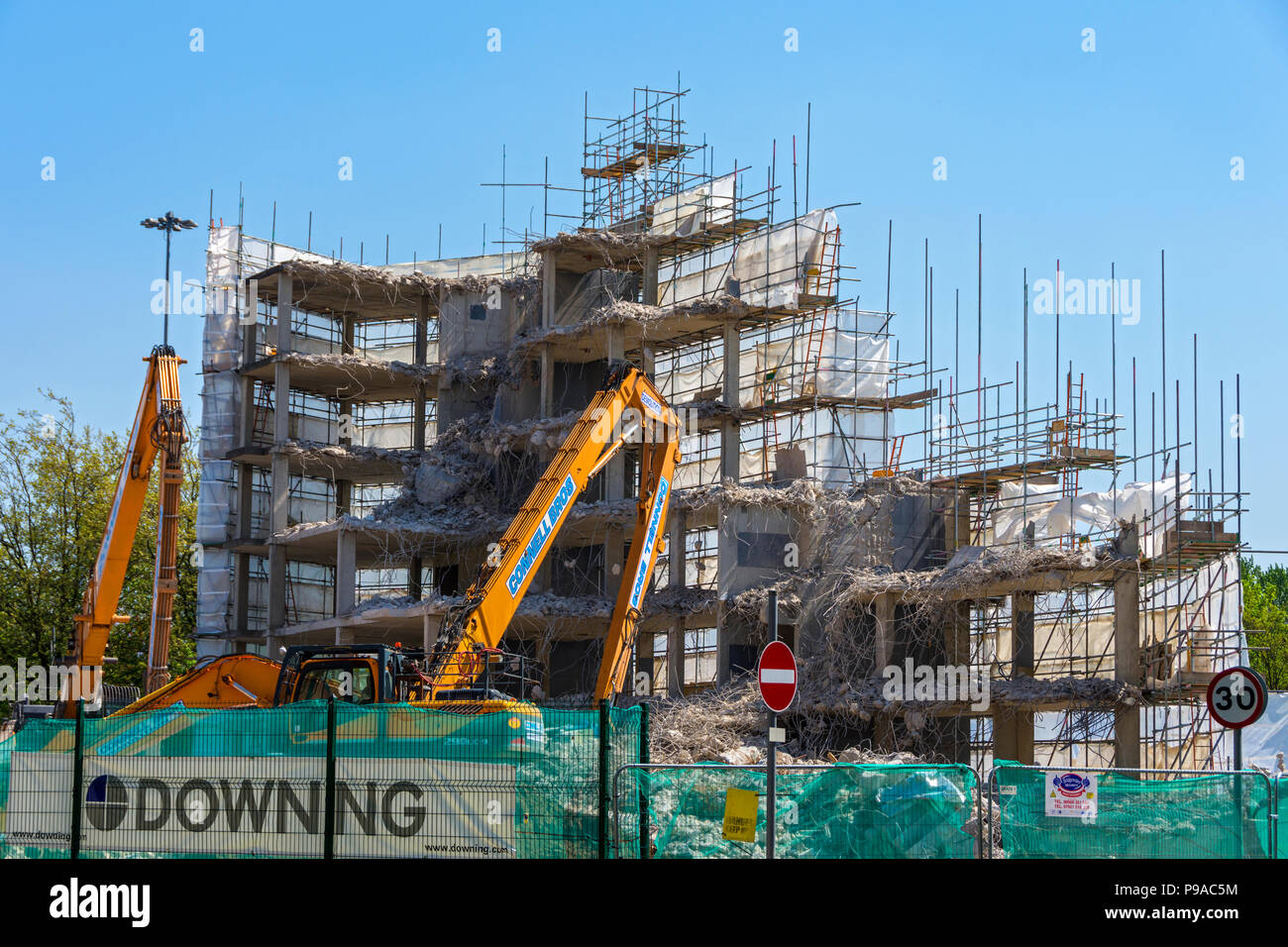 Uncompleted building hi-res stock photography and images - Alamy