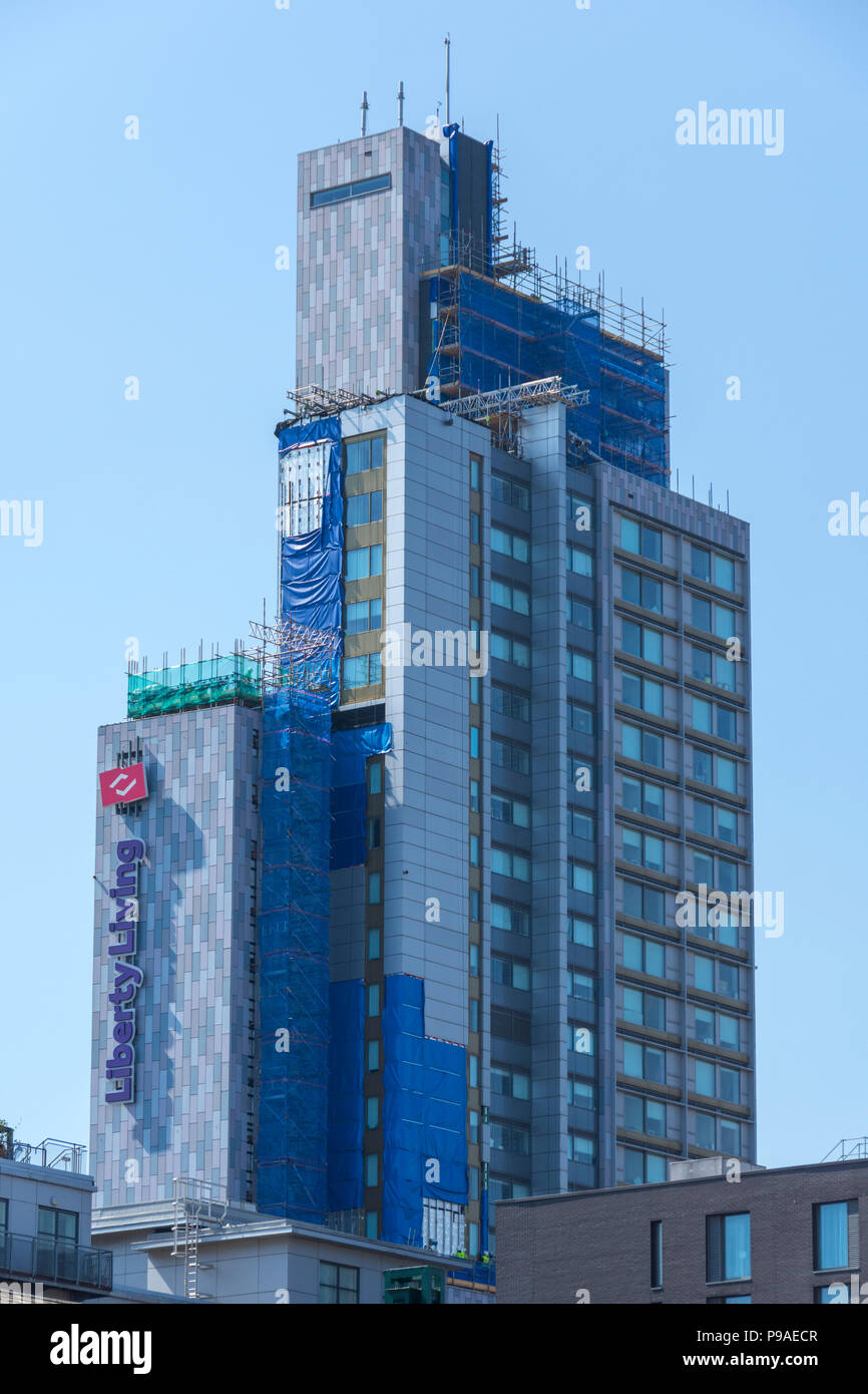 Scaffolding tower block hi-res stock photography and images - Alamy