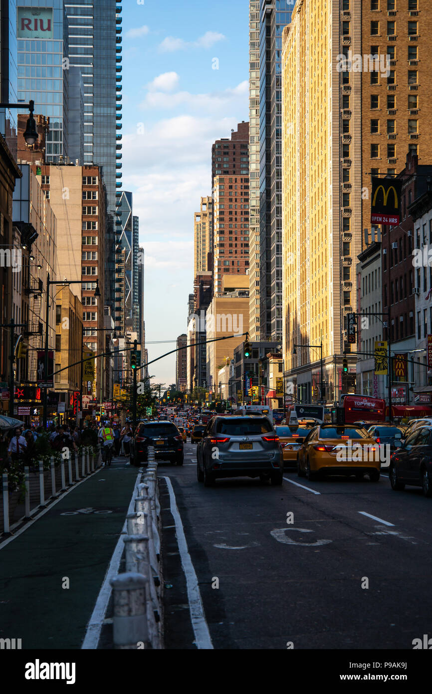 Midtown manhattan rush hour hi-res stock photography and images - Alamy