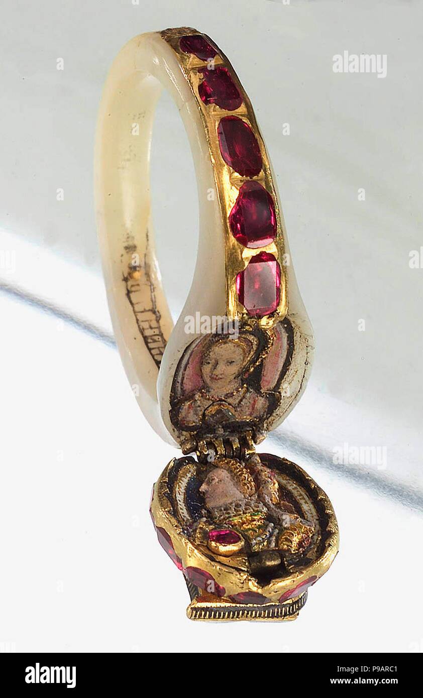 The chequers ring hi-res stock photography and images - Alamy