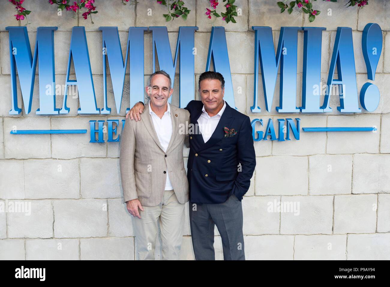 Andy garcia mamma mia 2018 hi-res stock photography and images - Alamy